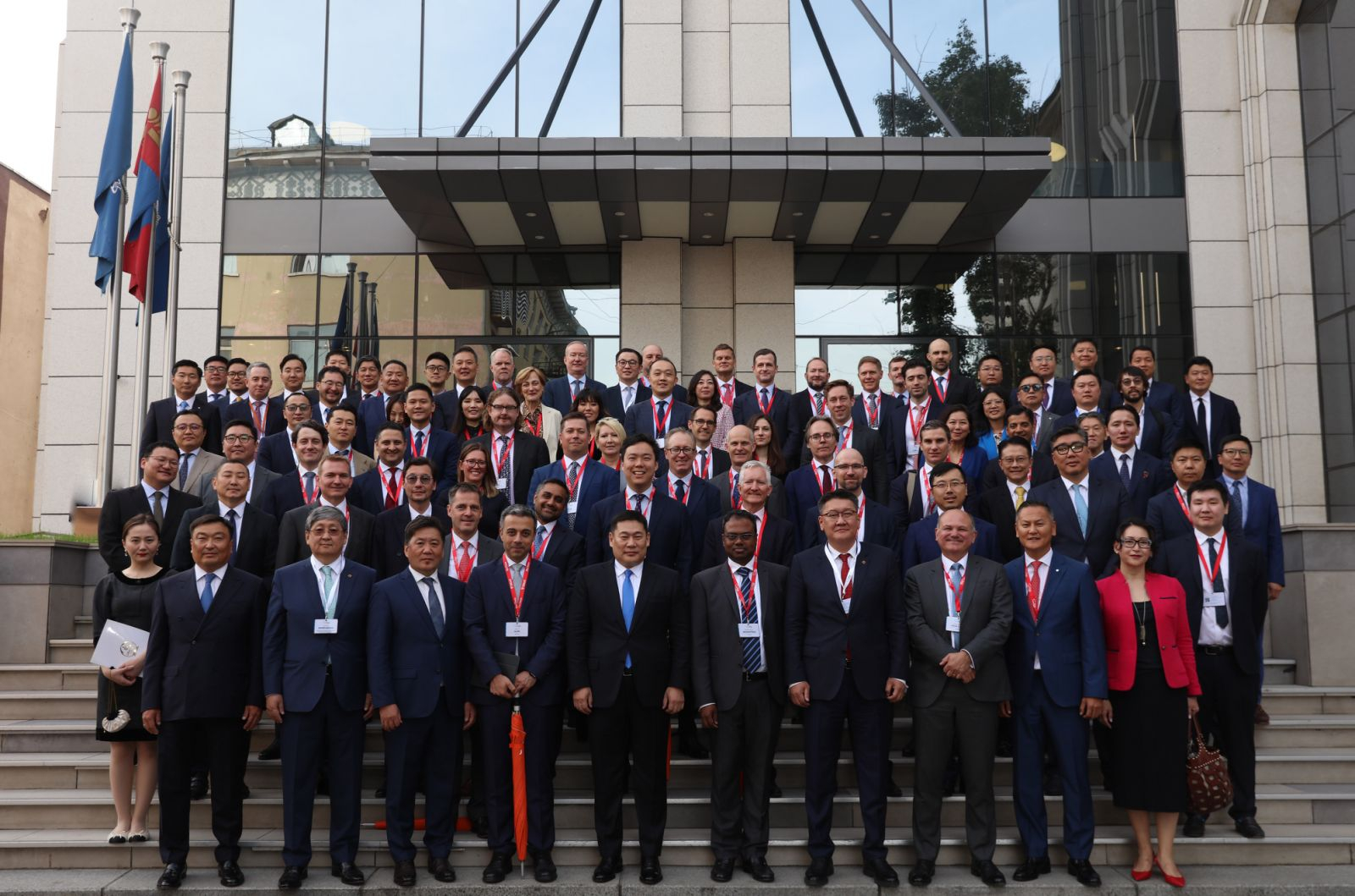 Ерөнхий сайд Л.Оюун-Эрдэнэд хөрөнгө оруулагчид бодлогын алдаа гаргахгүй ...